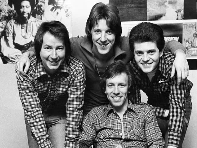 Racey - Runaround Sue - The Best Songs Of All Time