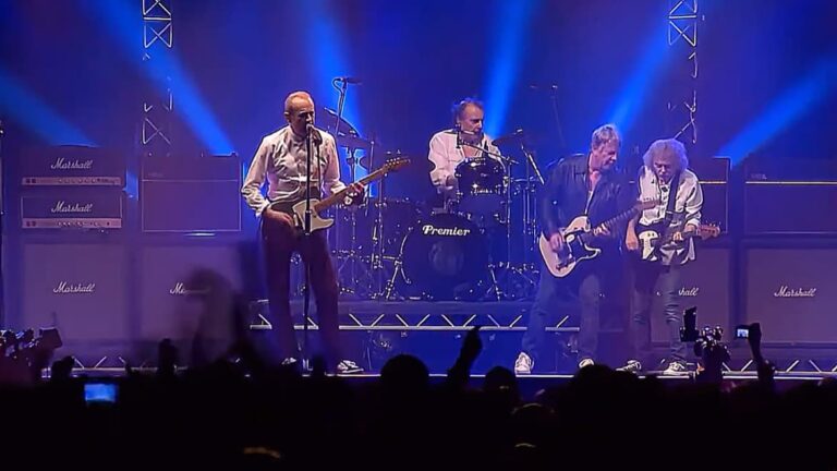 Status Quo - Don't Waste My Time (Live at Hammersmith Apollo, London ...