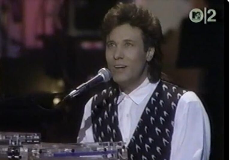 Robert Lamm - Does Anybody Really Know What Time It Is? (solo) - The ...